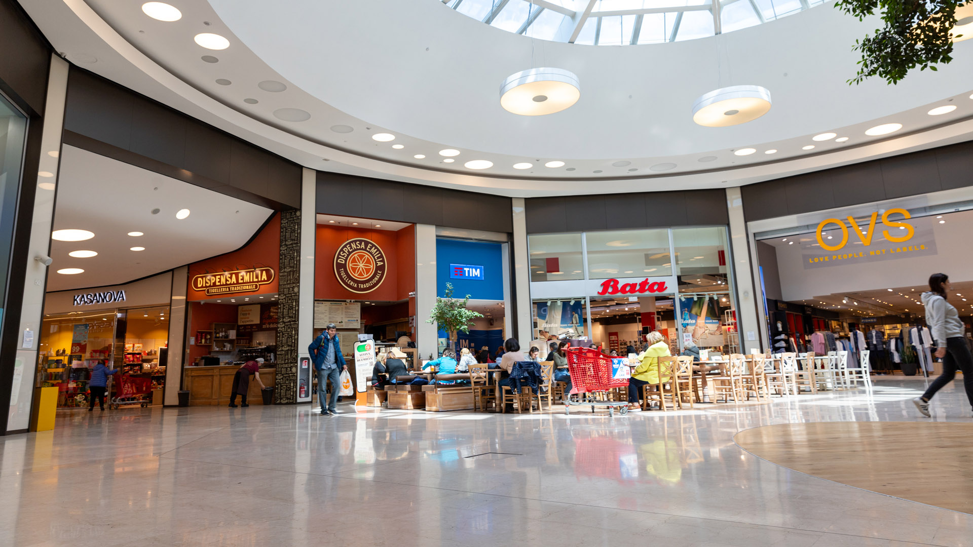 Piazza Italia - Centro Commerciale i Portali