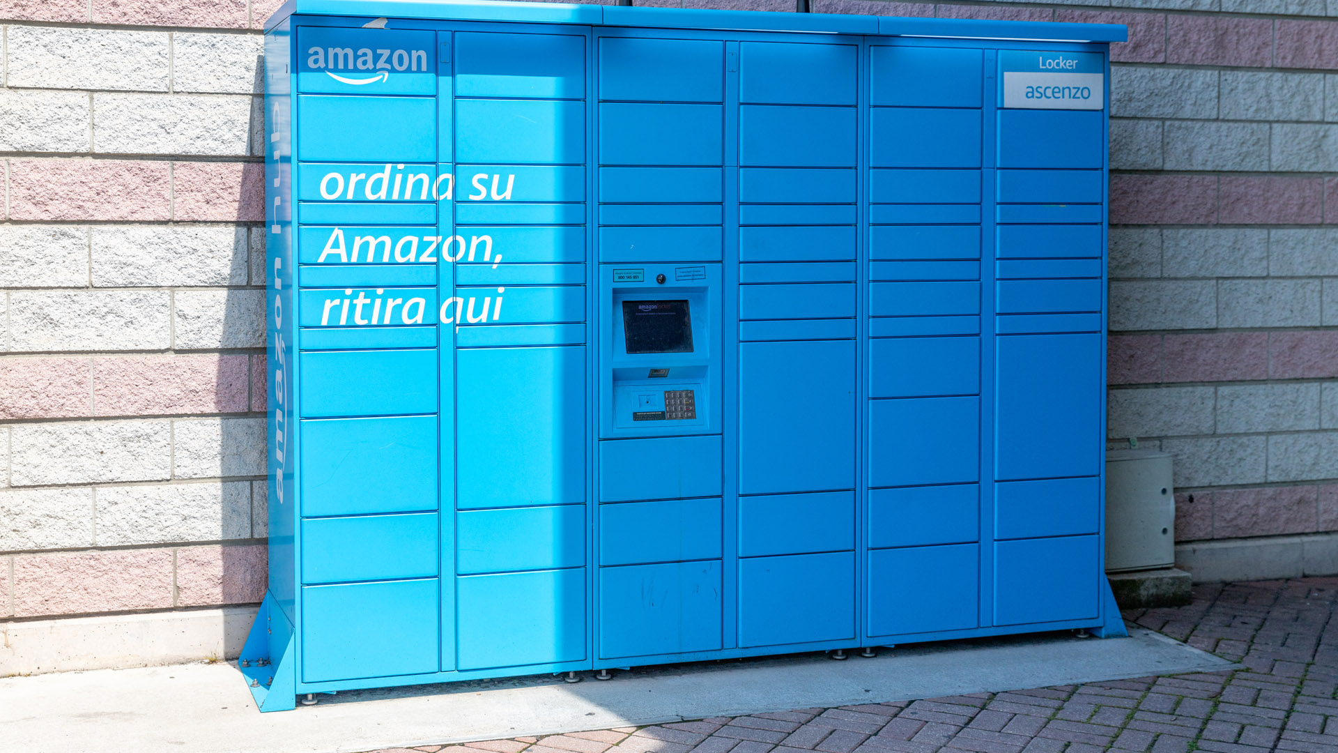 Piazza Italia - Centro Commerciale i Portali